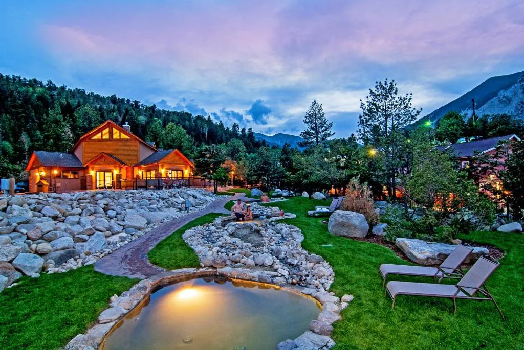Resort de aguas termales Mount Princeton, Colorado | Explorar bienestar